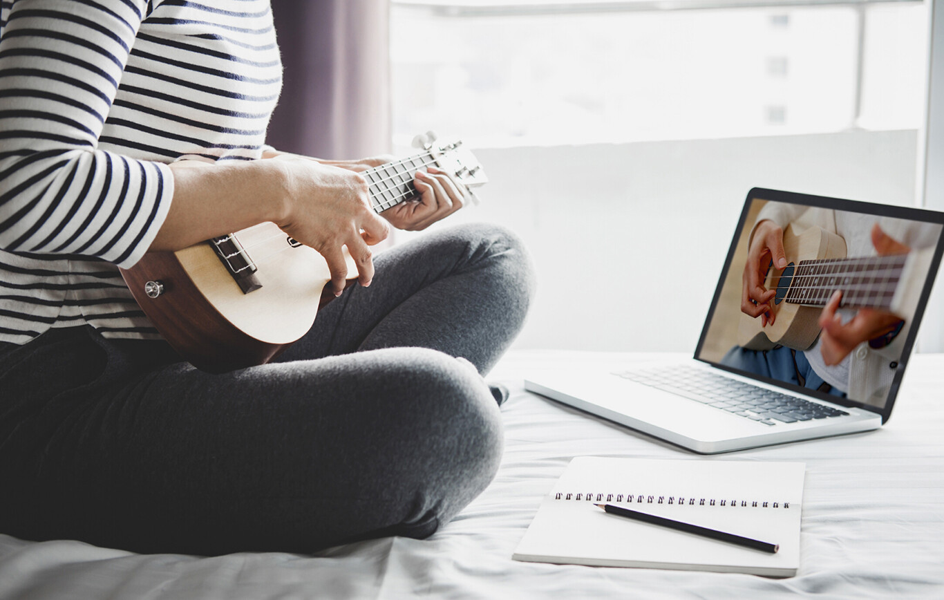 Online ukulele lessons - Stradivari Strings